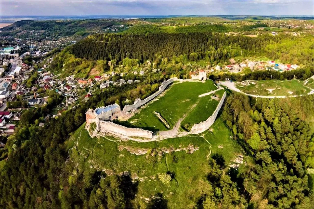 Découvrez les histoires des châteaux oubliés d’Ukraine